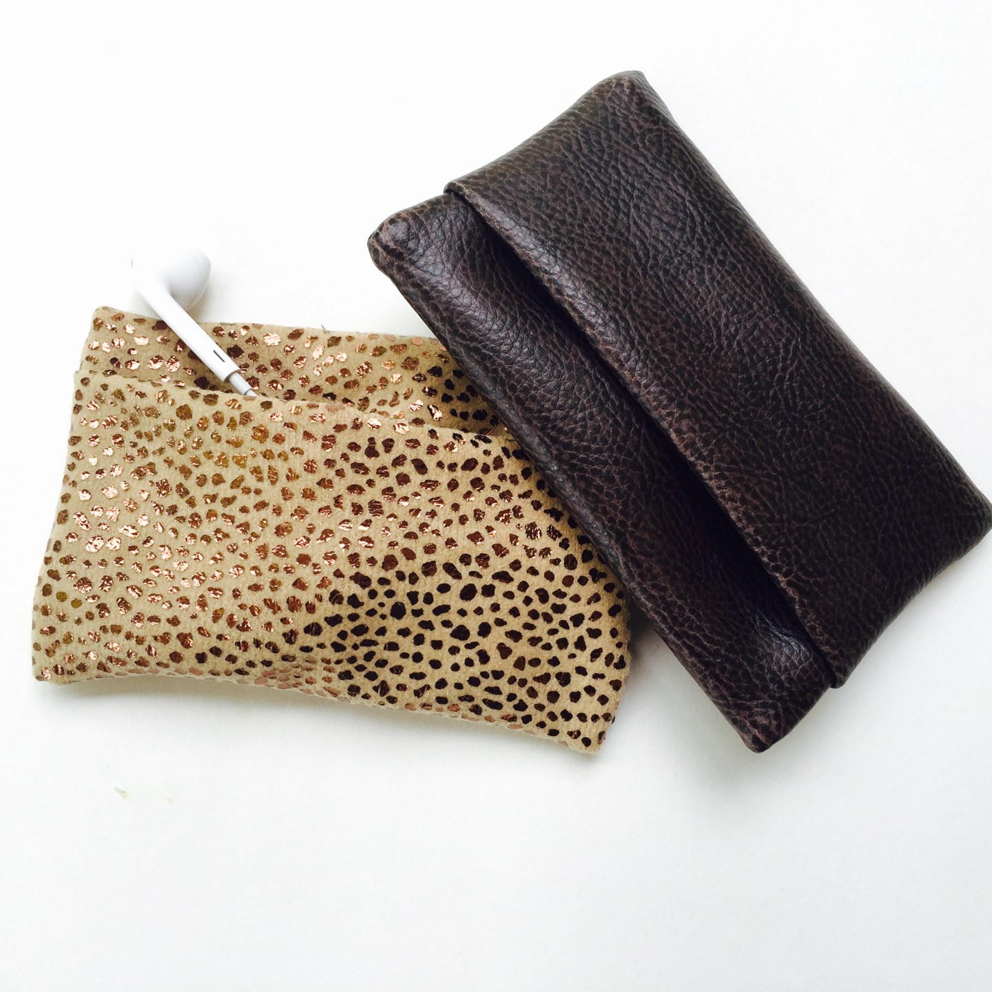 Ear Bud Keeper – Stitches by Nazia