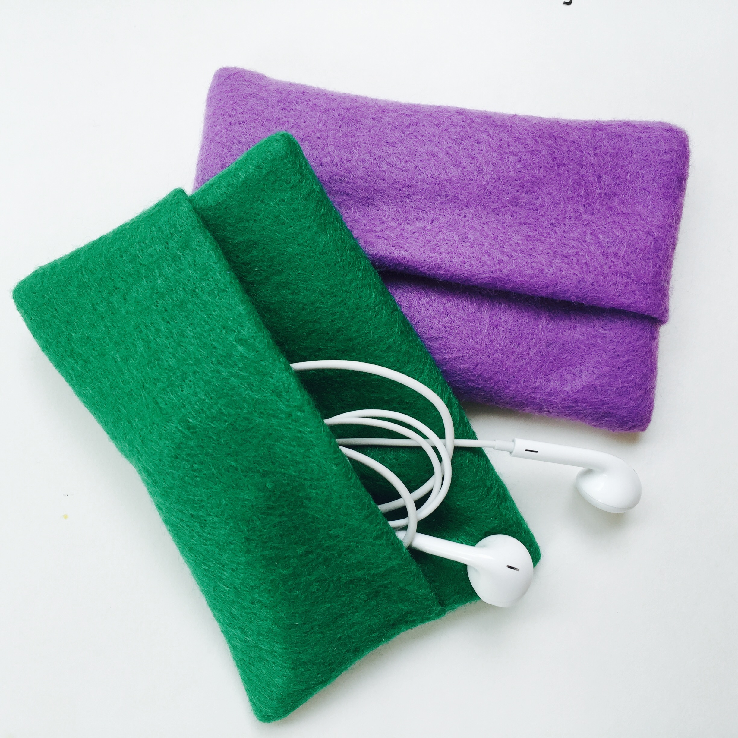 Ear Bud Keeper – Stitches by Nazia