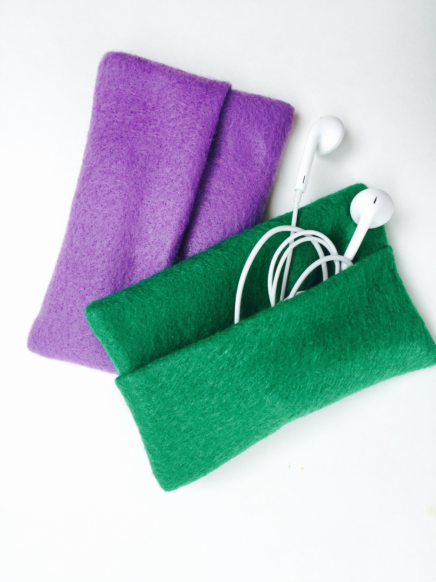 Ear Bud Keeper – Stitches by Nazia